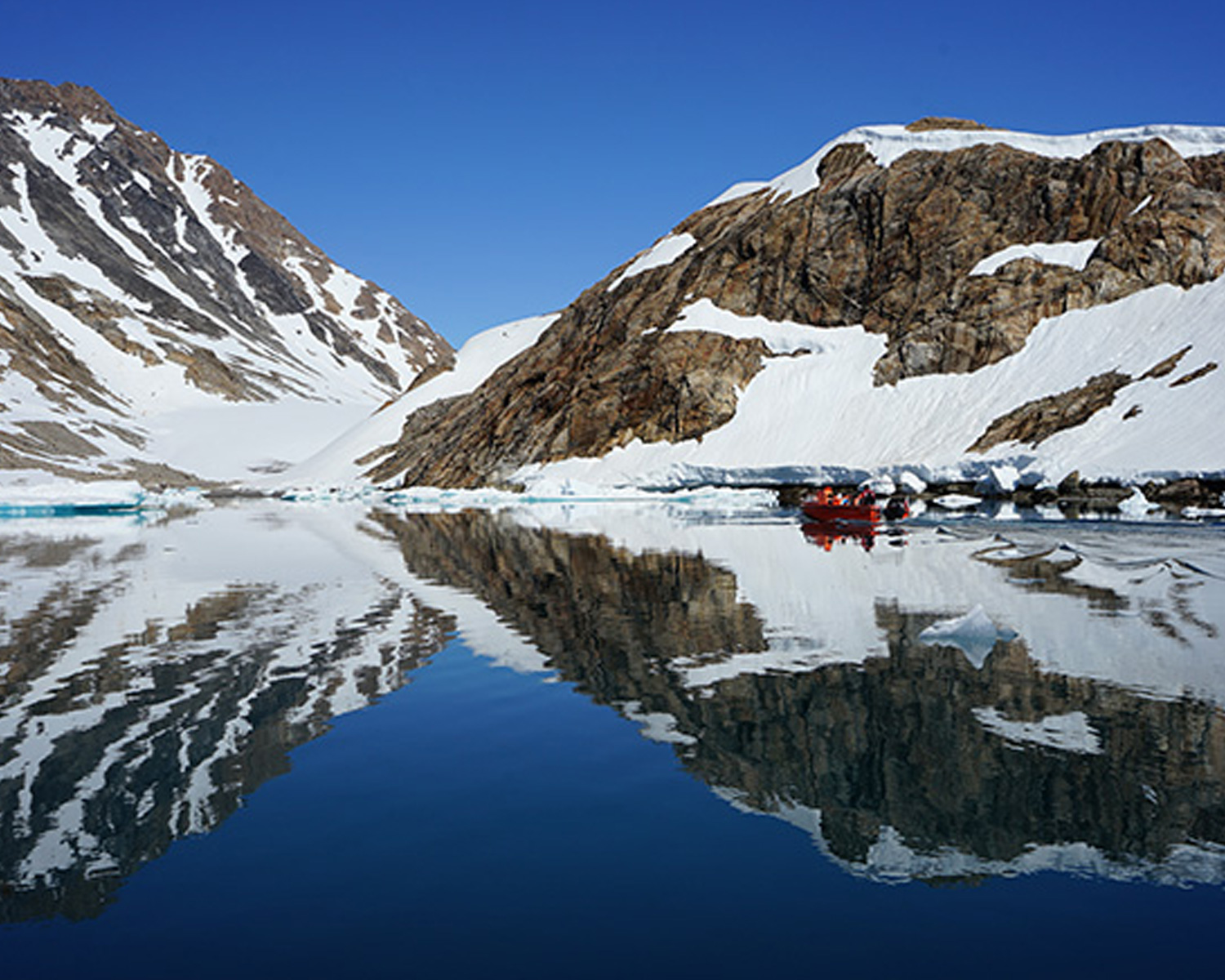 The Red House - Boat Tours