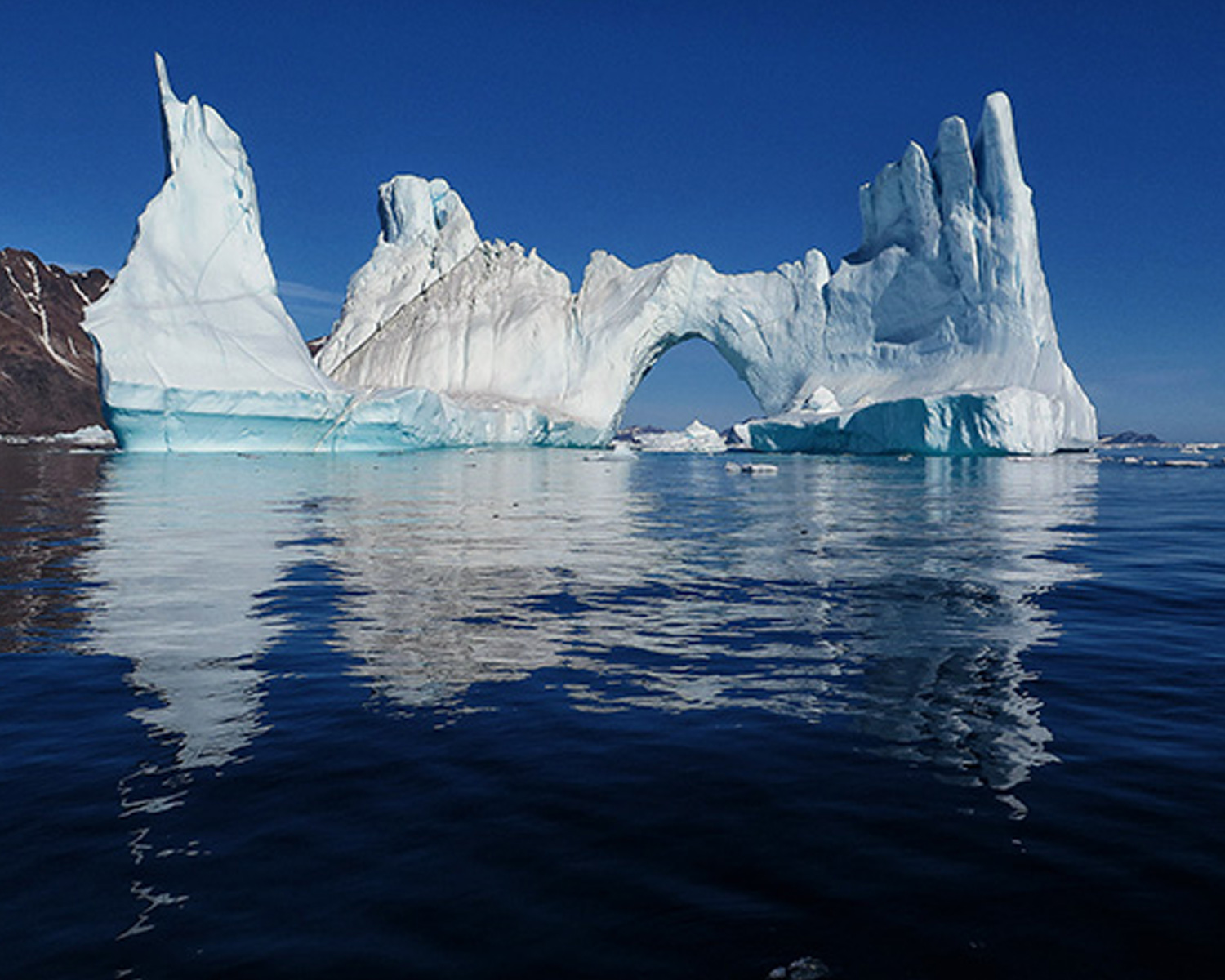 The Red House - Boat Tours